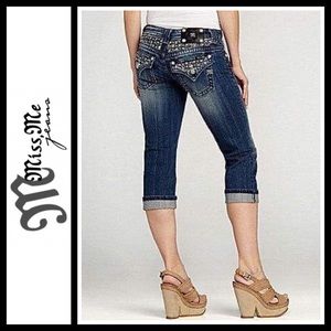 Miss Me Jeans | Stretchy White Distressed Signature Capri | Poshmark